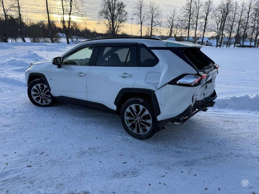 Balts Toyota RAV4 2020 Trakai, ar dzinēja tilpumu 1.99 L un nobraukumu 127 tūkst. km par 13950 €, foto 5 vietnē AUTOMOTO.COM.LV
