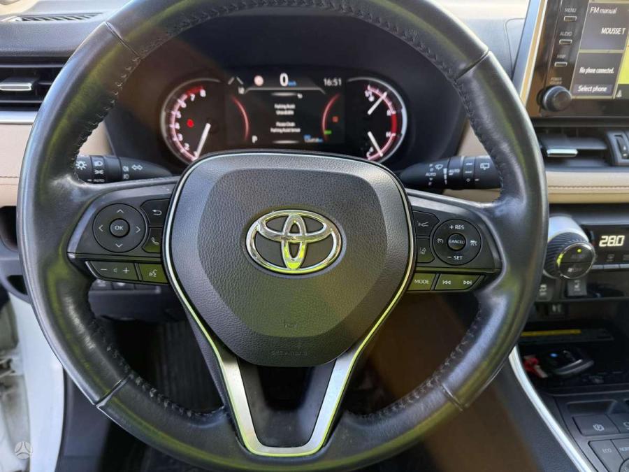 Balts Toyota RAV4 2020 Trakai, ar dzinēja tilpumu 1.99 L un nobraukumu 127 tūkst. km par 13950 €, foto 12 vietnē AUTOMOTO.COM.LV