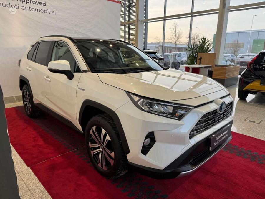 Balts Toyota RAV4 2020 Šauļi, ar dzinēja tilpumu 2.49 L un nobraukumu 120 tūkst. km par 28200 €, foto 2 vietnē AUTOMOTO.COM.LV