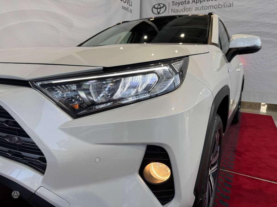 Balts Toyota RAV4 2020 Šauļi, ar dzinēja tilpumu 2.49 L un nobraukumu 120 tūkst. km par 28200 €, foto 4 vietnē AUTOMOTO.COM.LV