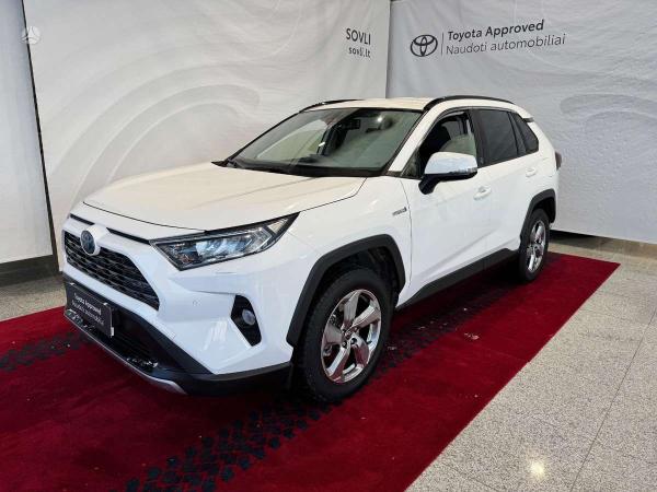 White Toyota RAV4 2020 in Siauliai, with an engine capacity of 2.49 L and mileage of 110 thousand km for 28200 €, photo 1 on AUTOMOTO.COM.LV