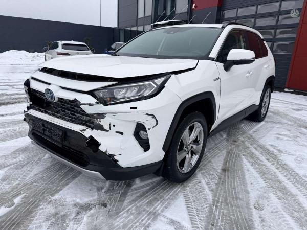Balts Toyota RAV4 2020 Kauņa, ar dzinēja tilpumu 2.49 L un nobraukumu 94 tūkst. km par 19600 €, foto 1 vietnē AUTOMOTO.COM.LV