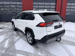 White Toyota RAV4 2020 in Kaunas, with an engine capacity of 2.49 L and mileage of 94 thousand km for 19600 €, photo 3 on AUTOMOTO.COM.LV