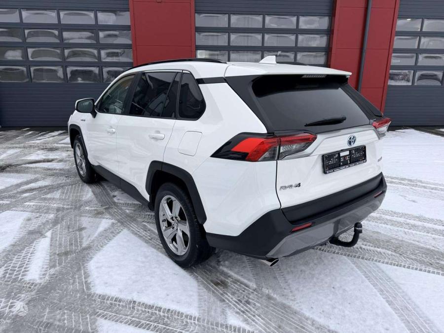 White Toyota RAV4 2020 in Kaunas, with an engine capacity of 2.49 L and mileage of 94 thousand km for 19600 €, photo 3 on AUTOMOTO.COM.LV