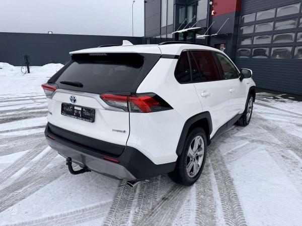 Balts Toyota RAV4 2020 Kauņa, ar dzinēja tilpumu 2.49 L un nobraukumu 94 tūkst. km par 19600 €, foto 5 vietnē AUTOMOTO.COM.LV