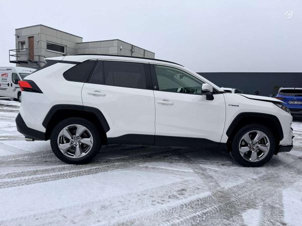 Balts Toyota RAV4 2020 Kauņa, ar dzinēja tilpumu 2.49 L un nobraukumu 94 tūkst. km par 19600 €, foto 6 vietnē AUTOMOTO.COM.LV