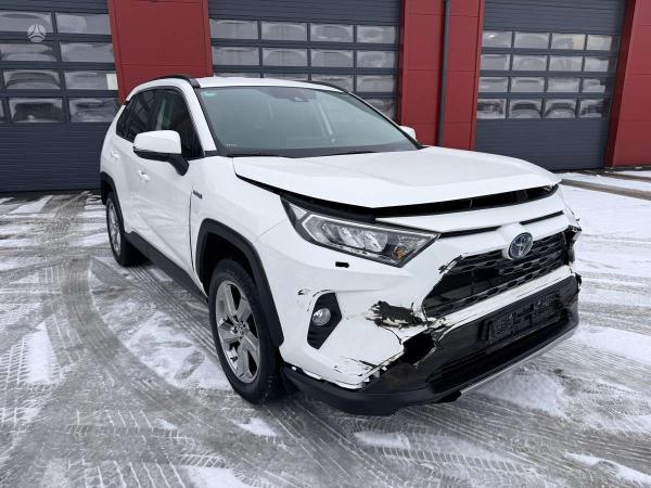 Balts Toyota RAV4 2020 Kauņa, ar dzinēja tilpumu 2.49 L un nobraukumu 94 tūkst. km par 19600 €, foto 7 vietnē AUTOMOTO.COM.LV
