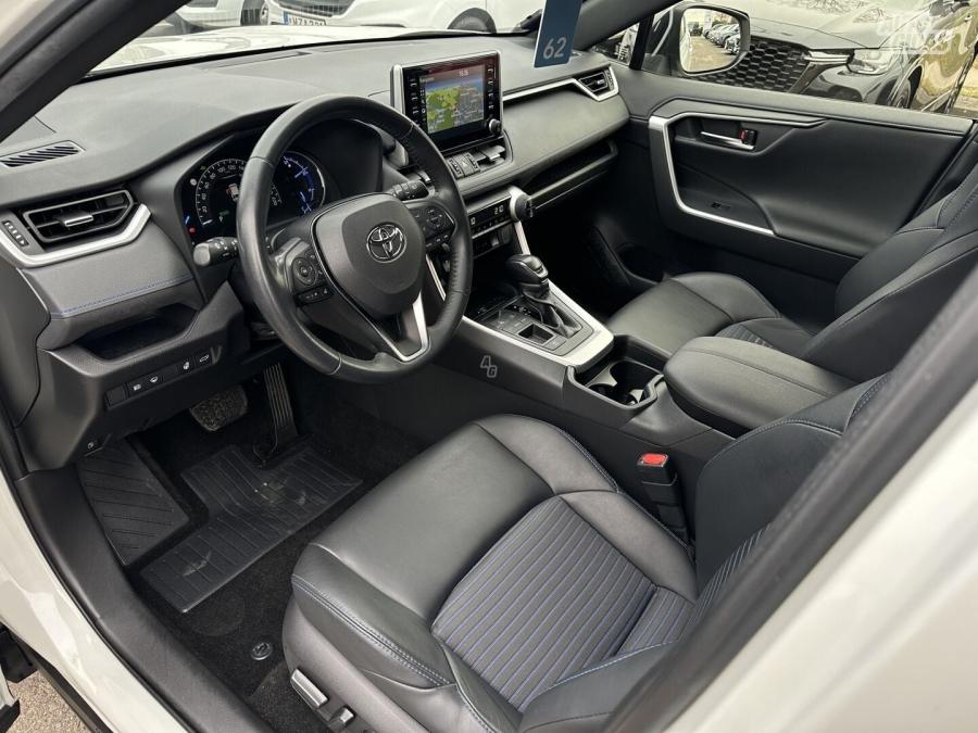 Balts Toyota RAV4 2020 Kauņa, ar dzinēja tilpumu 2.50 L un nobraukumu 132 tūkst. km par 27471 €, foto 9 vietnē AUTOMOTO.COM.LV