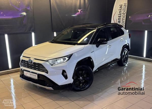 White Toyota RAV4 2020 in Avizieniai, with an engine capacity of 2.50 L and mileage of 154 thousand km for 25950 €, photo 1 on AUTOMOTO.COM.LV