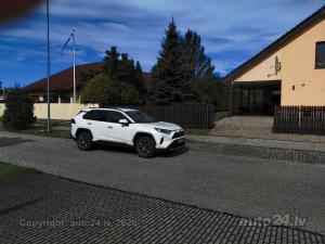 White Toyota RAV4 2020 in Tallinn, with an engine capacity of 2.00 L and mileage of 135 thousand km for 27000 €, photo 5 on AUTOMOTO.COM.LV