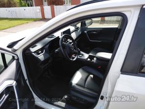 White Toyota RAV4 2020 in Tallinn, with an engine capacity of 2.00 L and mileage of 135 thousand km for 27000 €, photo 9 on AUTOMOTO.COM.LV