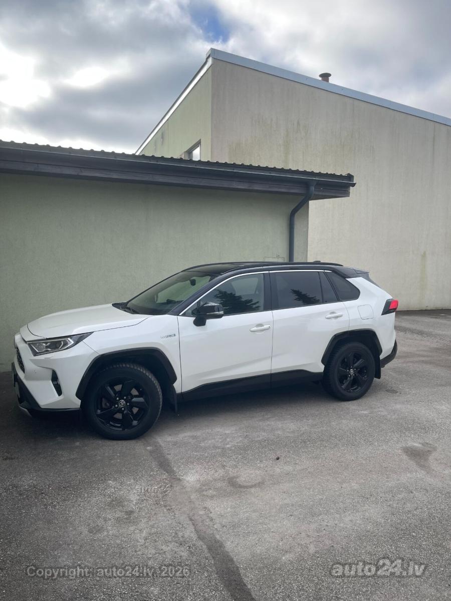 Balts Toyota RAV4 2020 Tallina, ar dzinēja tilpumu 2.50 L un nobraukumu 49 tūkst. km par 32000 €, foto 1 vietnē AUTOMOTO.COM.LV