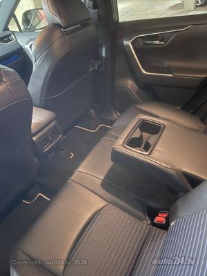 Balts Toyota RAV4 2020 Tallina, ar dzinēja tilpumu 2.50 L un nobraukumu 49 tūkst. km par 32000 €, foto 11 vietnē AUTOMOTO.COM.LV
