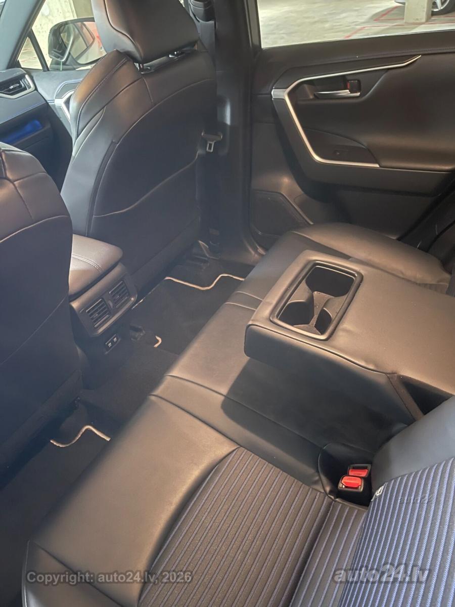 Balts Toyota RAV4 2020 Tallina, ar dzinēja tilpumu 2.50 L un nobraukumu 49 tūkst. km par 32000 €, foto 11 vietnē AUTOMOTO.COM.LV