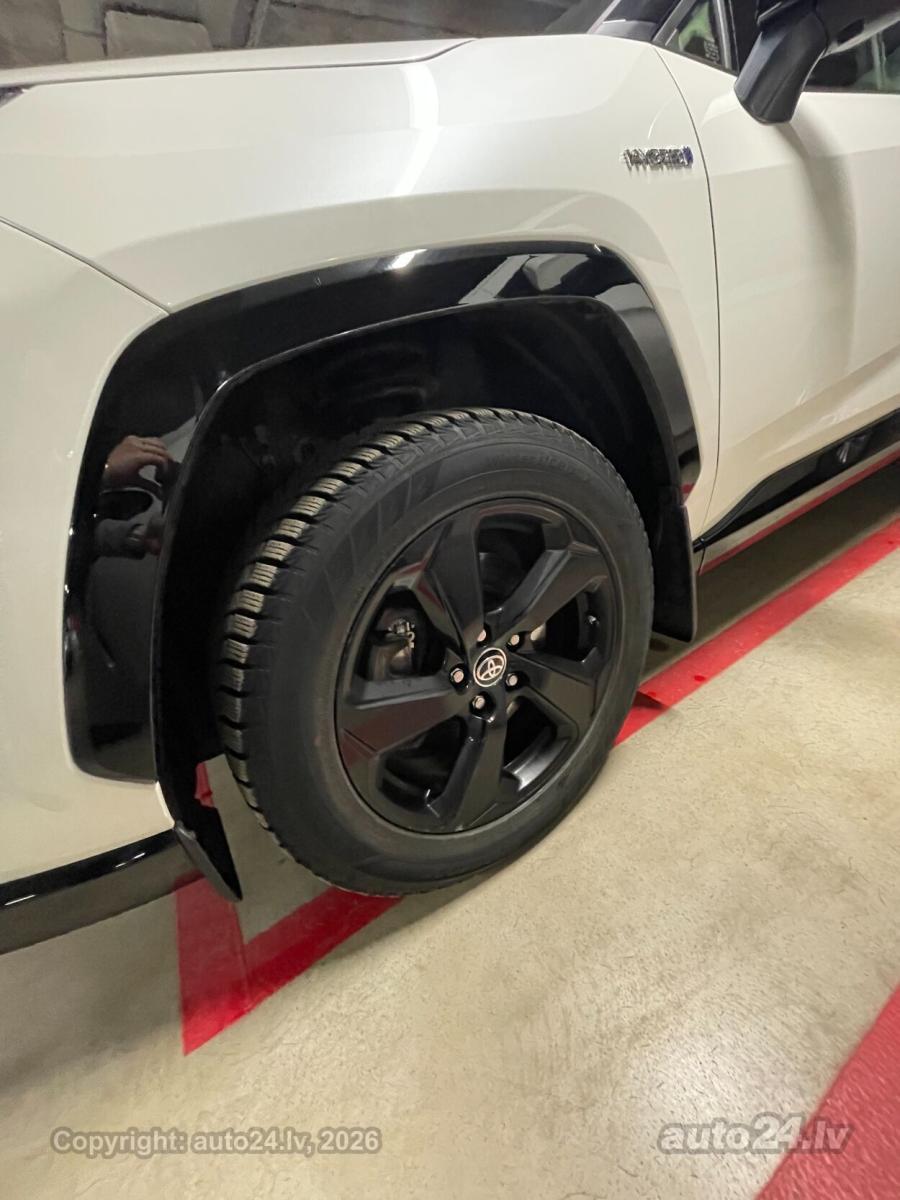 Balts Toyota RAV4 2020 Tallina, ar dzinēja tilpumu 2.50 L un nobraukumu 49 tūkst. km par 32000 €, foto 14 vietnē AUTOMOTO.COM.LV