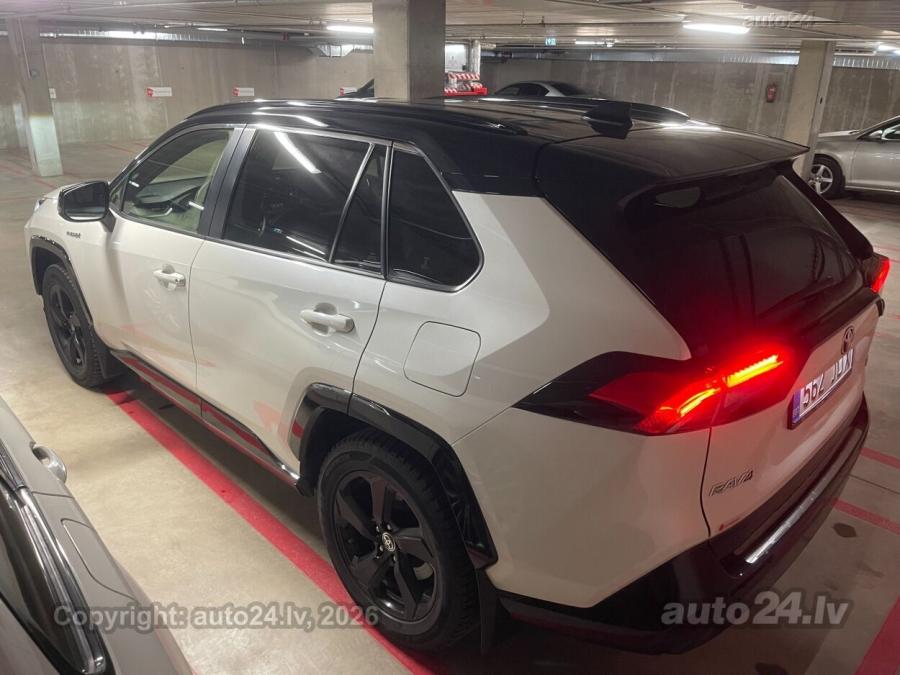 Balts Toyota RAV4 2020 Tallina, ar dzinēja tilpumu 2.50 L un nobraukumu 49 tūkst. km par 32000 €, foto 16 vietnē AUTOMOTO.COM.LV