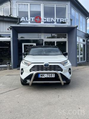Balts Toyota RAV4 2020 Jēkabpils, ar dzinēja tilpumu 2.50 L un nobraukumu 70 tūkst. km par 29000 €, foto  vietnē AUTOMOTO.COM.LV