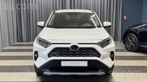 White Toyota RAV4 2020 in Riga, with an engine capacity of 2.50 L and mileage of 61 thousand km for 25490 €, photo 3 on AUTOMOTO.COM.LV