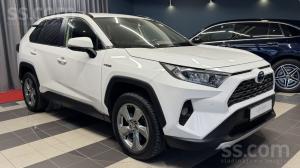 White Toyota RAV4 2020 in Riga, with an engine capacity of 2.50 L and mileage of 61 thousand km for 25490 €, photo 4 on AUTOMOTO.COM.LV