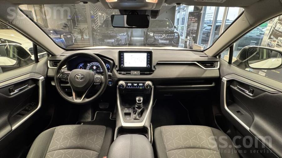 White Toyota RAV4 2020 in Riga, with an engine capacity of 2.50 L and mileage of 61 thousand km for 25490 €, photo 15 on AUTOMOTO.COM.LV