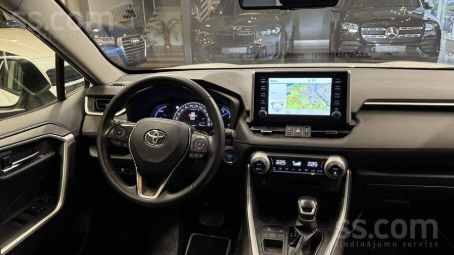 White Toyota RAV4 2020 in Riga, with an engine capacity of 2.50 L and mileage of 61 thousand km for 25490 €, photo 16 on AUTOMOTO.COM.LV