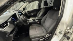 White Toyota RAV4 2020 in Riga, with an engine capacity of 2.50 L and mileage of 61 thousand km for 25490 €, photo 17 on AUTOMOTO.COM.LV