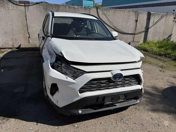 Balts Toyota RAV4 2020 Gargždai, ar dzinēja tilpumu 2.49 L un nobraukumu 153 tūkst. km par 11900 €, foto 2 vietnē AUTOMOTO.COM.LV