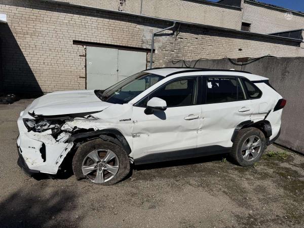 Balts Toyota RAV4 2020 Gargždai, ar dzinēja tilpumu 2.49 L un nobraukumu 153 tūkst. km par 11900 €, foto 3 vietnē AUTOMOTO.COM.LV