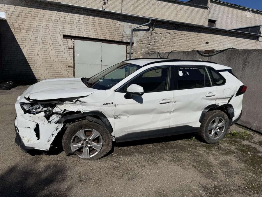 Balts Toyota RAV4 2020 Gargždai, ar dzinēja tilpumu 2.49 L un nobraukumu 153 tūkst. km par 11900 €, foto 4 vietnē AUTOMOTO.COM.LV