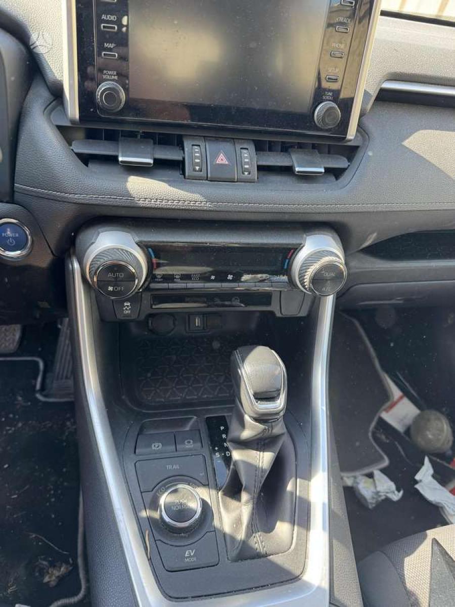 Balts Toyota RAV4 2020 Gargždai, ar dzinēja tilpumu 2.49 L un nobraukumu 153 tūkst. km par 11900 €, foto 8 vietnē AUTOMOTO.COM.LV