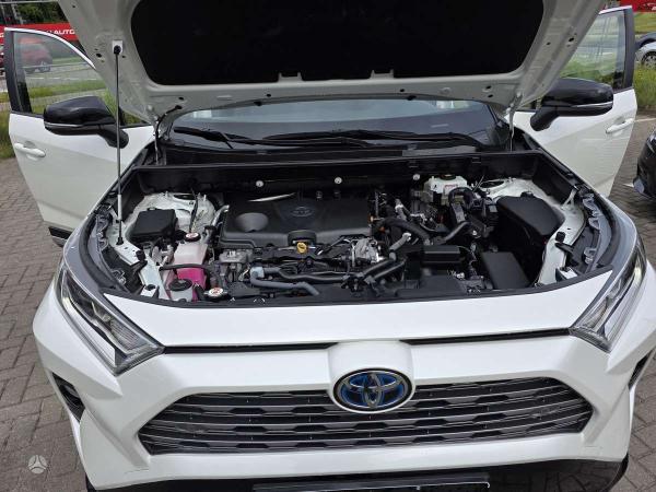 White Toyota RAV4 2020 in Vilnius, with an engine capacity of 2.49 L and mileage of 100 thousand km for 26000 €, photo 9 on AUTOMOTO.COM.LV