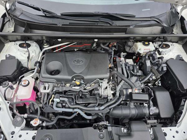 White Toyota RAV4 2020 in Vilnius, with an engine capacity of 2.49 L and mileage of 100 thousand km for 26000 €, photo 10 on AUTOMOTO.COM.LV