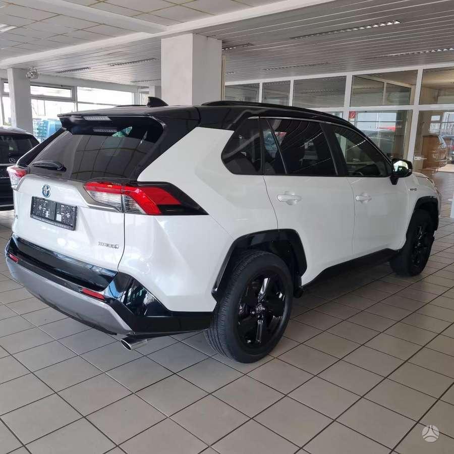 White Toyota RAV4 2020 in Vilnius, with an engine capacity of 2.50 L and mileage of 145 thousand km for 24999 €, photo 6 on AUTOMOTO.COM.LV