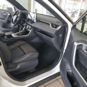 White Toyota RAV4 2020 in Vilnius, with an engine capacity of 2.50 L and mileage of 145 thousand km for 24999 €, photo 8 on AUTOMOTO.COM.LV