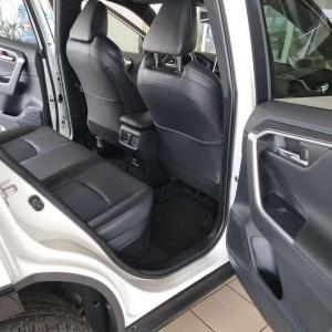 White Toyota RAV4 2020 in Vilnius, with an engine capacity of 2.50 L and mileage of 145 thousand km for 24999 €, photo 9 on AUTOMOTO.COM.LV