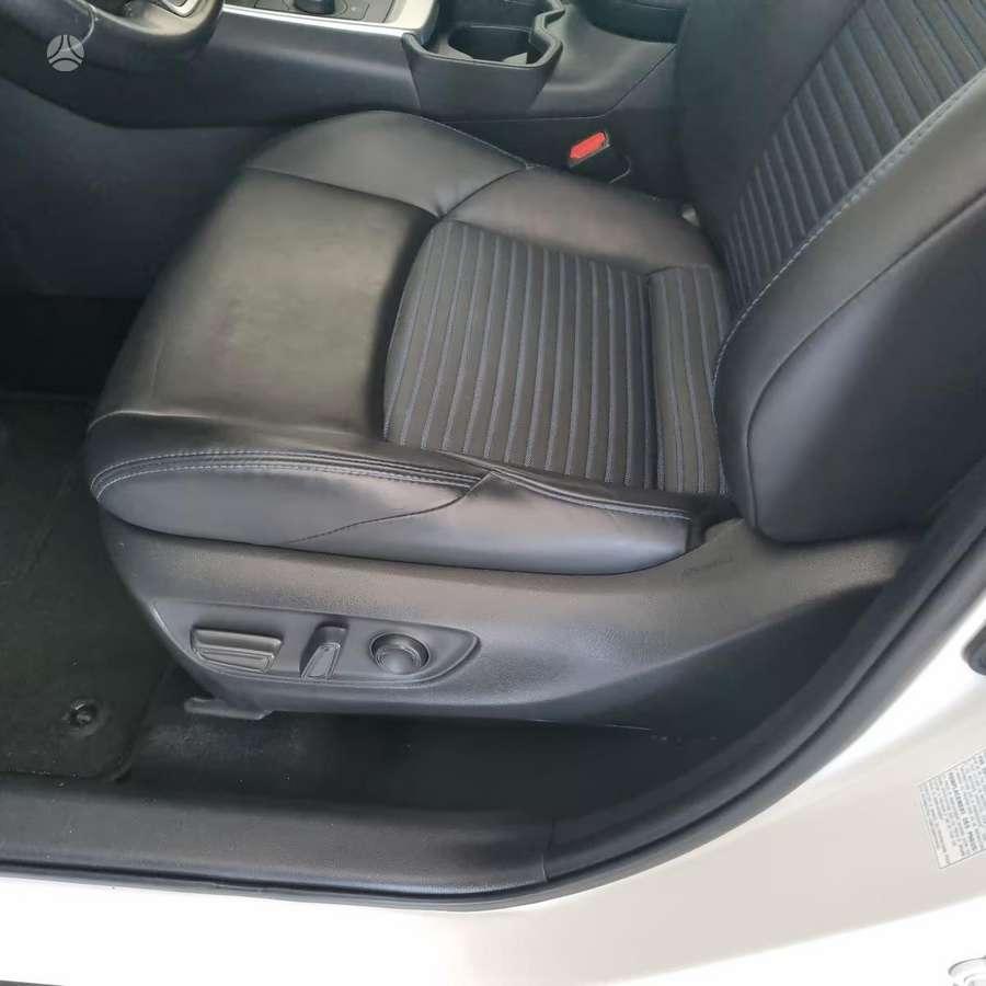 White Toyota RAV4 2020 in Vilnius, with an engine capacity of 2.50 L and mileage of 145 thousand km for 24999 €, photo 10 on AUTOMOTO.COM.LV