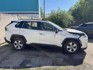 White Toyota RAV4 2020 in Gargzdai, with an engine capacity of 2.49 L and mileage of 153 thousand km for 10500 €, photo  on AUTOMOTO.COM.LV