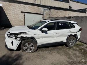 White Toyota RAV4 2020 in Gargzdai, with an engine capacity of 2.49 L and mileage of 153 thousand km for 10500 €, photo 4 on AUTOMOTO.COM.LV