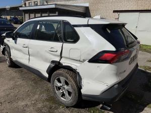 White Toyota RAV4 2020 in Gargzdai, with an engine capacity of 2.49 L and mileage of 153 thousand km for 10500 €, photo 5 on AUTOMOTO.COM.LV