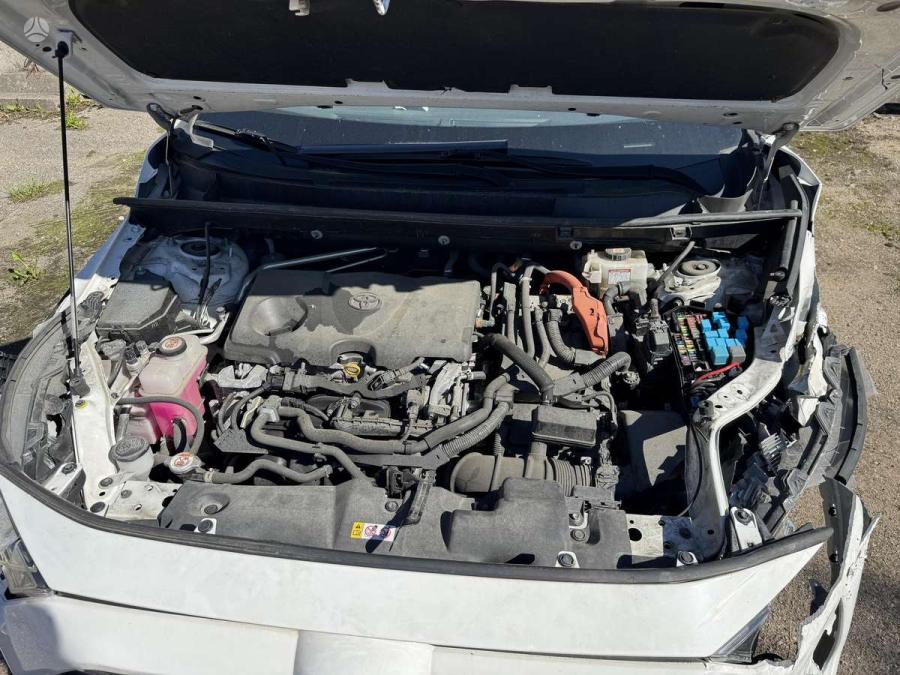 White Toyota RAV4 2020 in Gargzdai, with an engine capacity of 2.49 L and mileage of 153 thousand km for 10500 €, photo 9 on AUTOMOTO.COM.LV