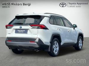 White Toyota RAV4 2020 in Riga, with an engine capacity of 2.50 L and mileage of 68 thousand km for 27990 €, photo 3 on AUTOMOTO.COM.LV