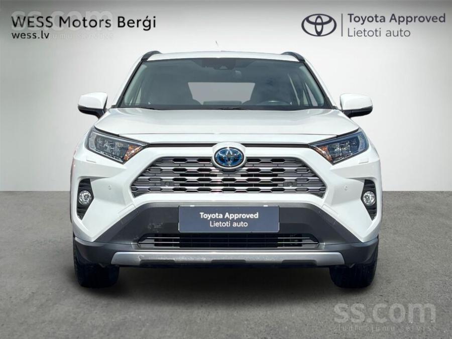 White Toyota RAV4 2020 in Riga, with an engine capacity of 2.50 L and mileage of 68 thousand km for 27990 €, photo 6 on AUTOMOTO.COM.LV