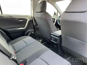 White Toyota RAV4 2020 in Riga, with an engine capacity of 2.50 L and mileage of 68 thousand km for 27990 €, photo 8 on AUTOMOTO.COM.LV