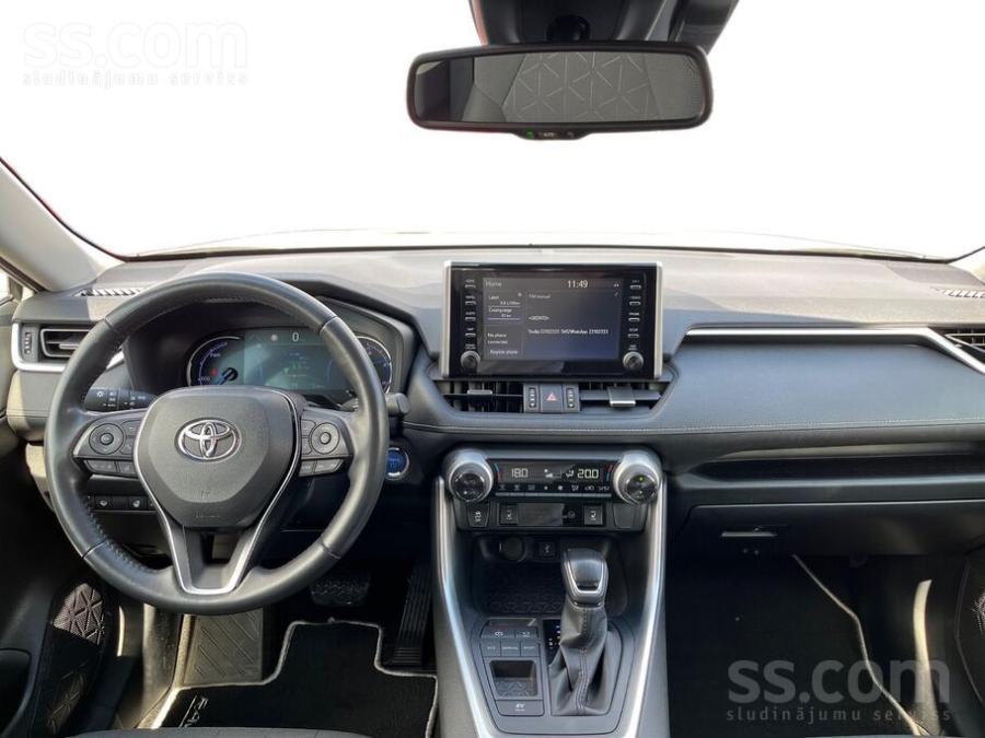 White Toyota RAV4 2020 in Riga, with an engine capacity of 2.50 L and mileage of 68 thousand km for 27990 €, photo 9 on AUTOMOTO.COM.LV