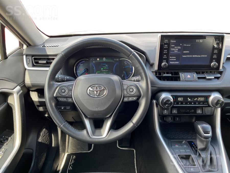 White Toyota RAV4 2020 in Riga, with an engine capacity of 2.50 L and mileage of 68 thousand km for 27990 €, photo 10 on AUTOMOTO.COM.LV
