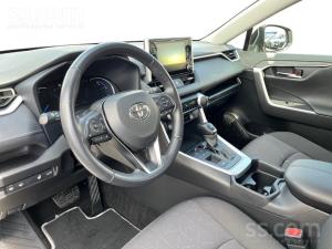 White Toyota RAV4 2020 in Riga, with an engine capacity of 2.50 L and mileage of 68 thousand km for 27990 €, photo 12 on AUTOMOTO.COM.LV