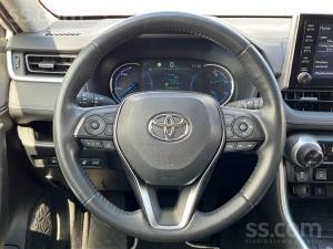 White Toyota RAV4 2020 in Riga, with an engine capacity of 2.50 L and mileage of 68 thousand km for 27990 €, photo 13 on AUTOMOTO.COM.LV