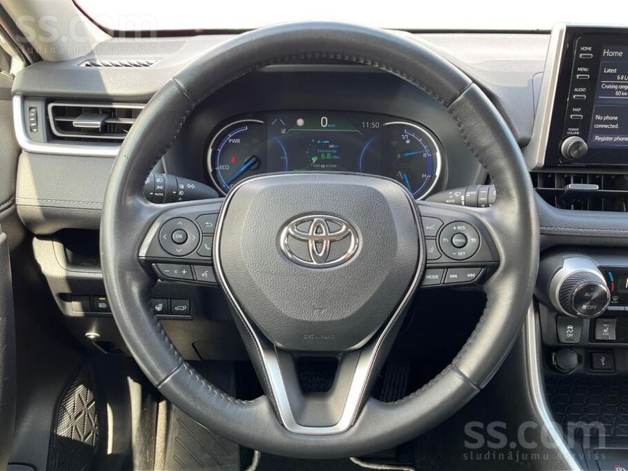 White Toyota RAV4 2020 in Riga, with an engine capacity of 2.50 L and mileage of 68 thousand km for 27990 €, photo 13 on AUTOMOTO.COM.LV