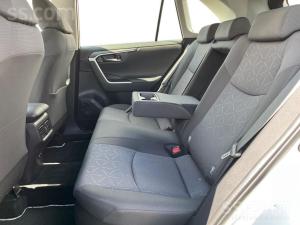 White Toyota RAV4 2020 in Riga, with an engine capacity of 2.50 L and mileage of 68 thousand km for 27990 €, photo 21 on AUTOMOTO.COM.LV