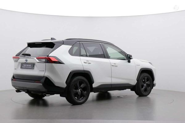White Toyota RAV4 2020 in Vilnius, with an engine capacity of 2.49 L and mileage of 116 thousand km for 29990 €, photo 2 on AUTOMOTO.COM.LV